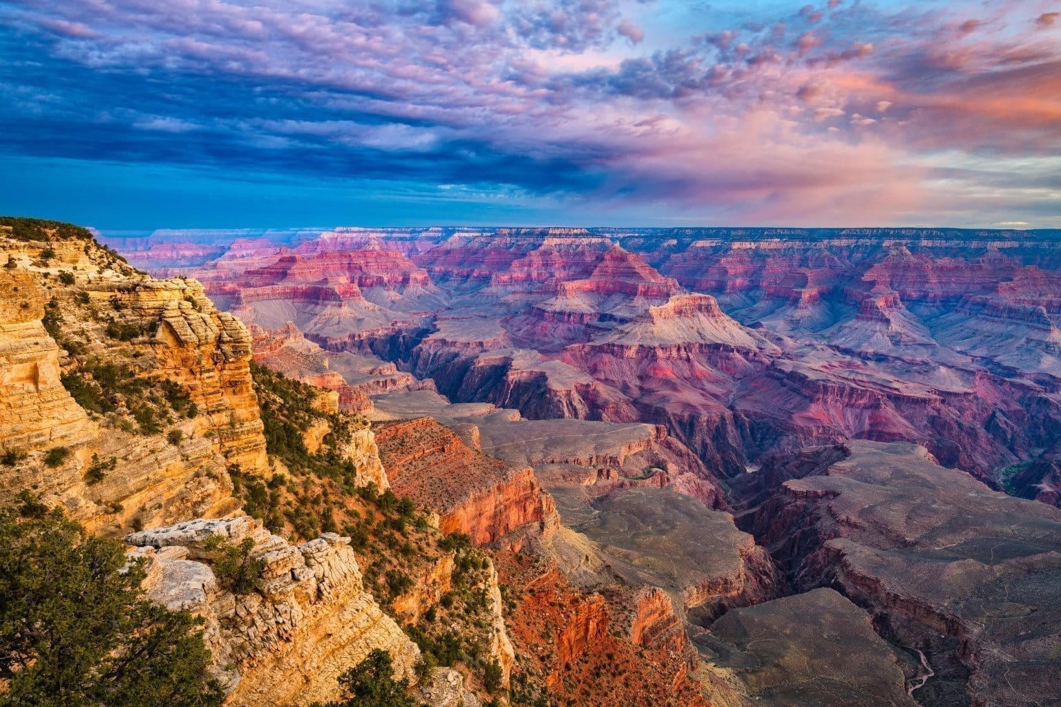 Visit the Grand Canyon on a self-guided driving tour